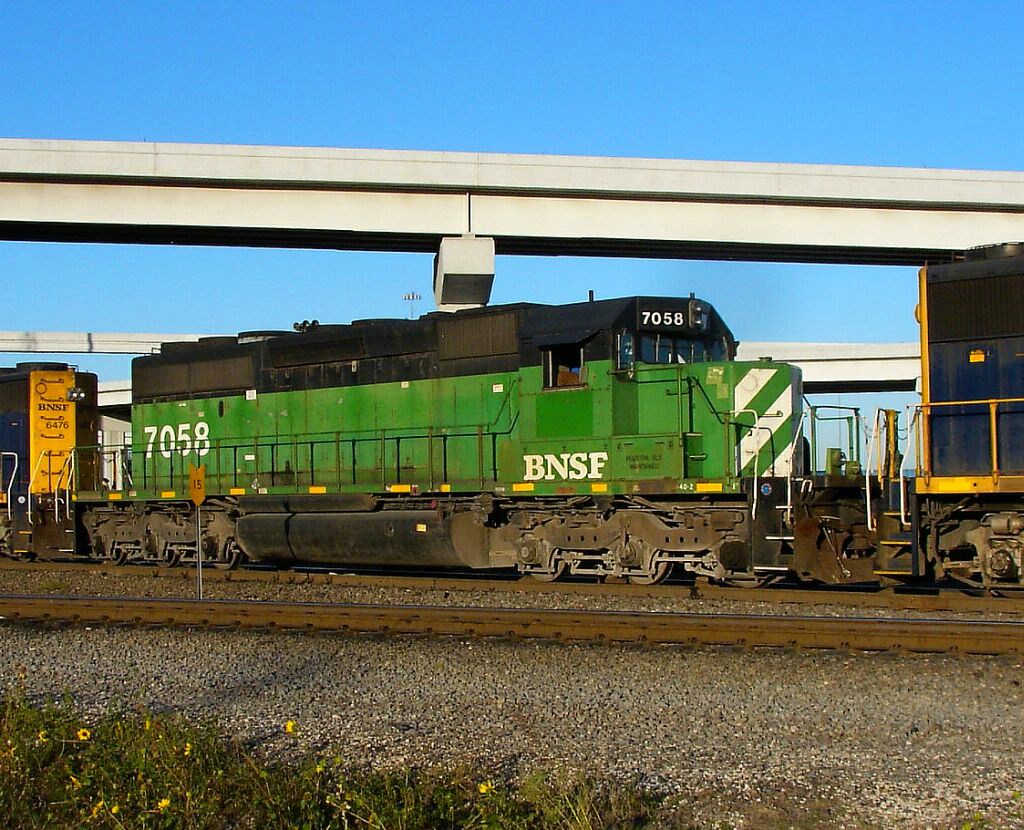BNSF 7058